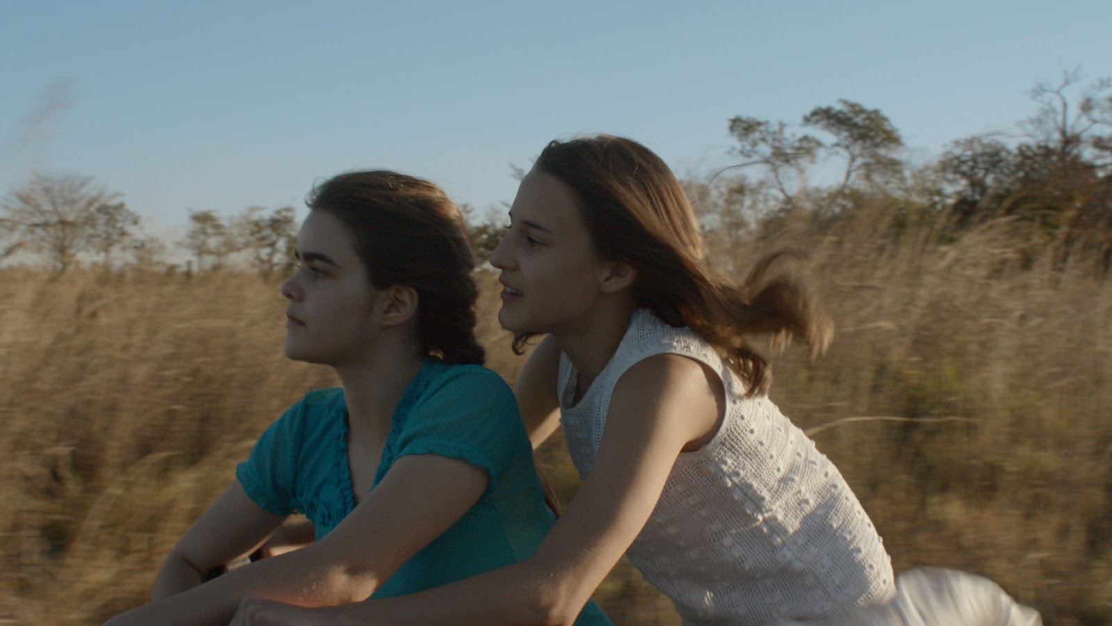 Photo 02 - As Duas Irenes - Isabela Torres and Priscila Bittencourt ...